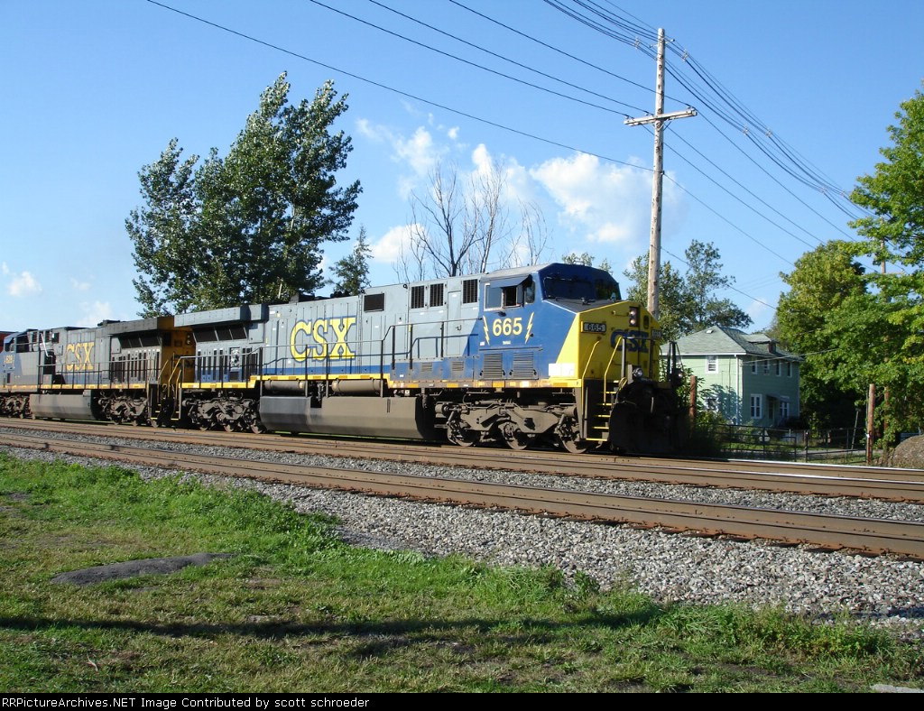 CSX 665 & CSX 628 leading an EB Stack Train on the #1 Track